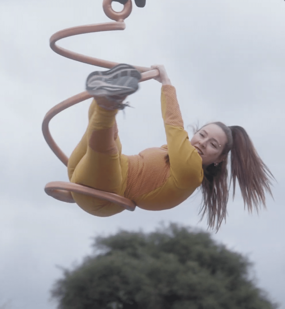 StreetShow - Fidget Feet Aerial Dance Theatre
